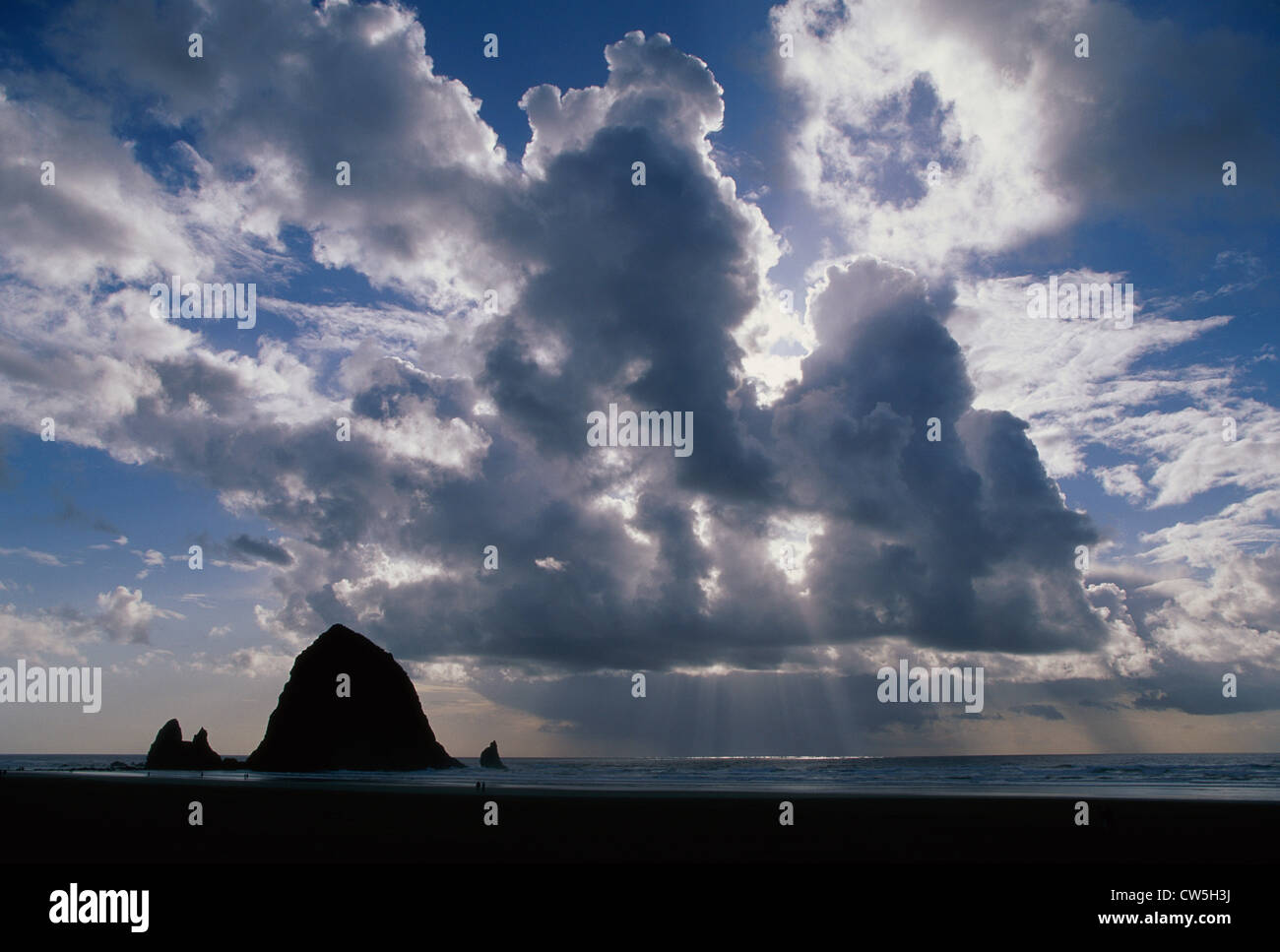 Haystack Rock Cannon Beach Oregon, USA Stock Photo - Alamy