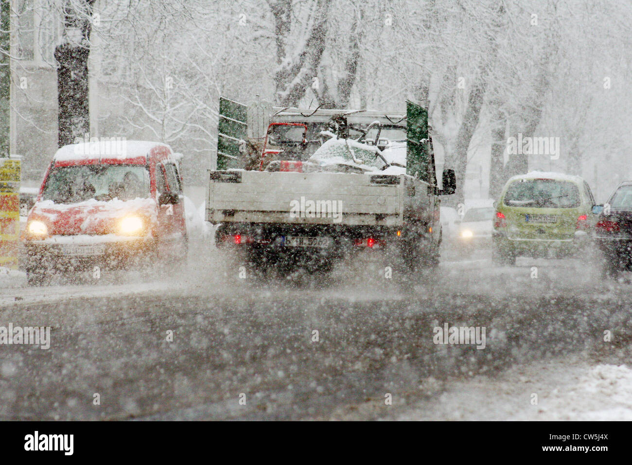 Traffic accident during snowfall hi-res stock photography and images ...