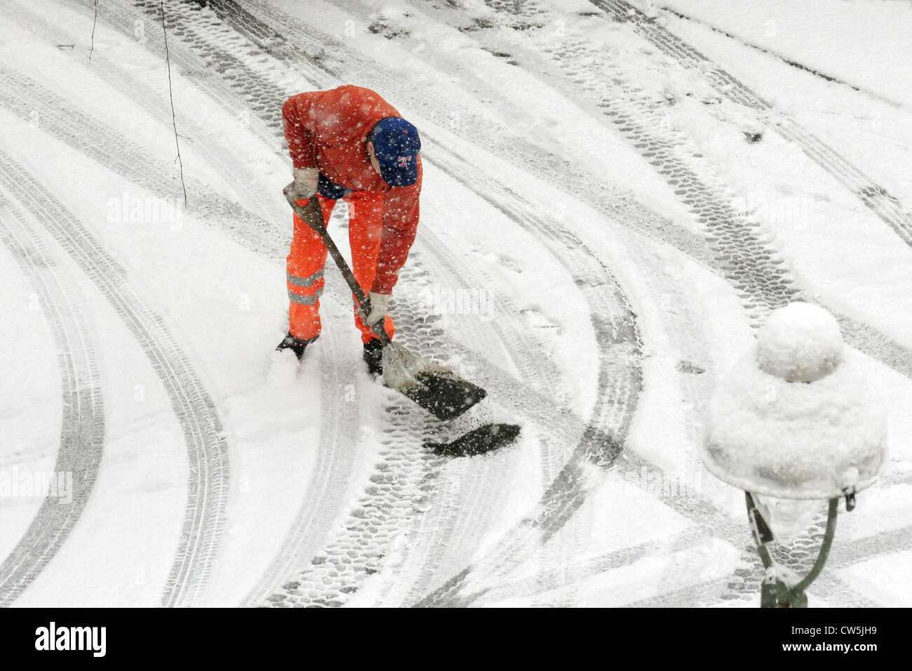 Berlin, people in Berlin who scatters the road Stock Photo - Alamy