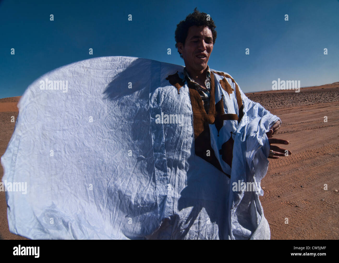 Berber man in traditional dress in the Sahara Desert at Erg Chigaga ...