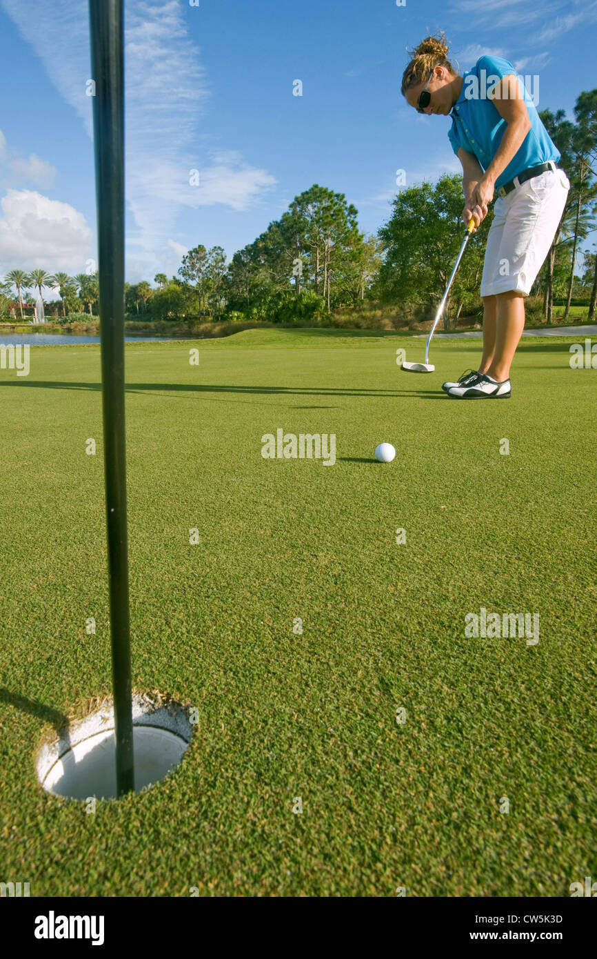 Lady golfer on putting green hi-res stock photography and images - Alamy