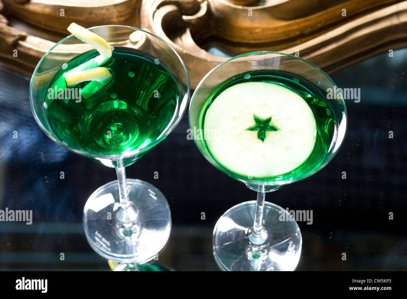 Two cocktail glasses hi-res stock photography and images - Alamy
