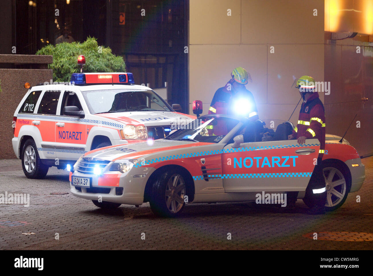 Emergency doctors car hi-res stock photography and images - Alamy