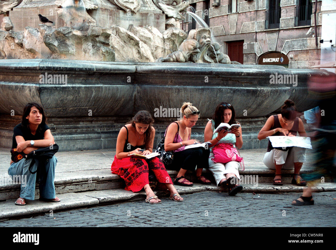 Rome, people at the well Quattro Fontane Stock Photo - Alamy