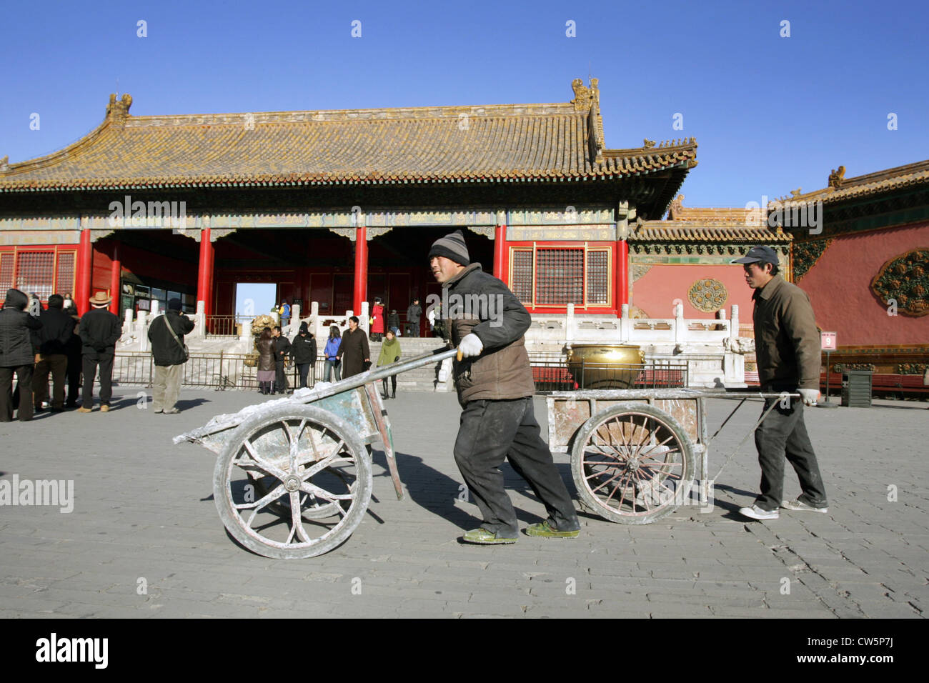 Beijing, men with handcarts in the Forbidden City Stock Photo - Alamy