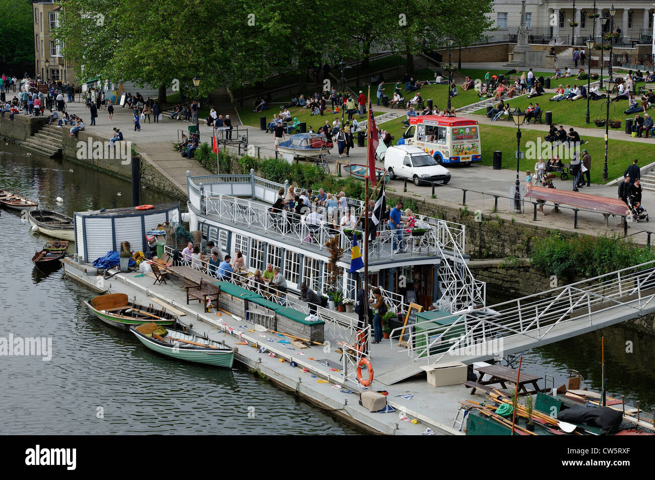 Richmond riverside restaurant hi-res stock photography and images - Alamy