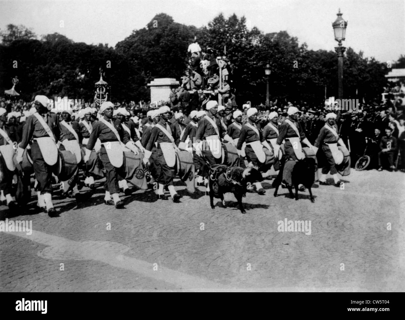 Le défilé de la victoire à Paris, 1945 Stock Photo - Alamy