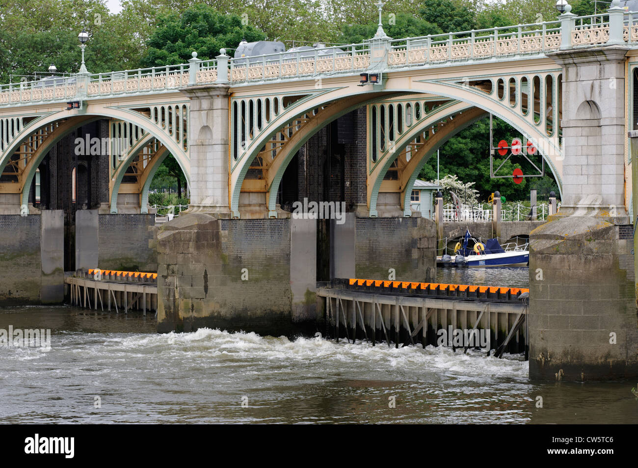 Richmond Lock, Victorian water flow control on the River Thames, with ...