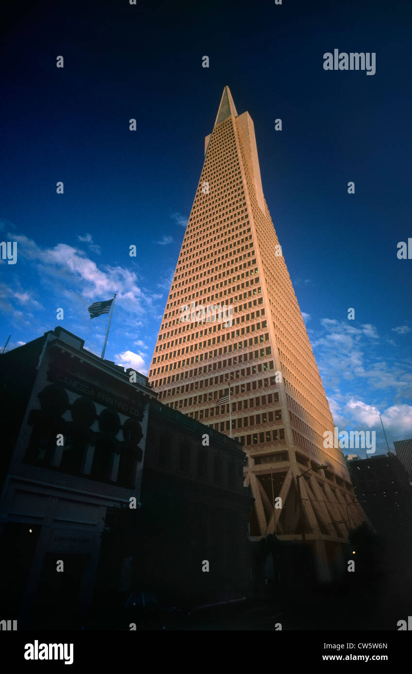 The Transamerica Pyramid is the tallest skyscraper in the San Francisco ...