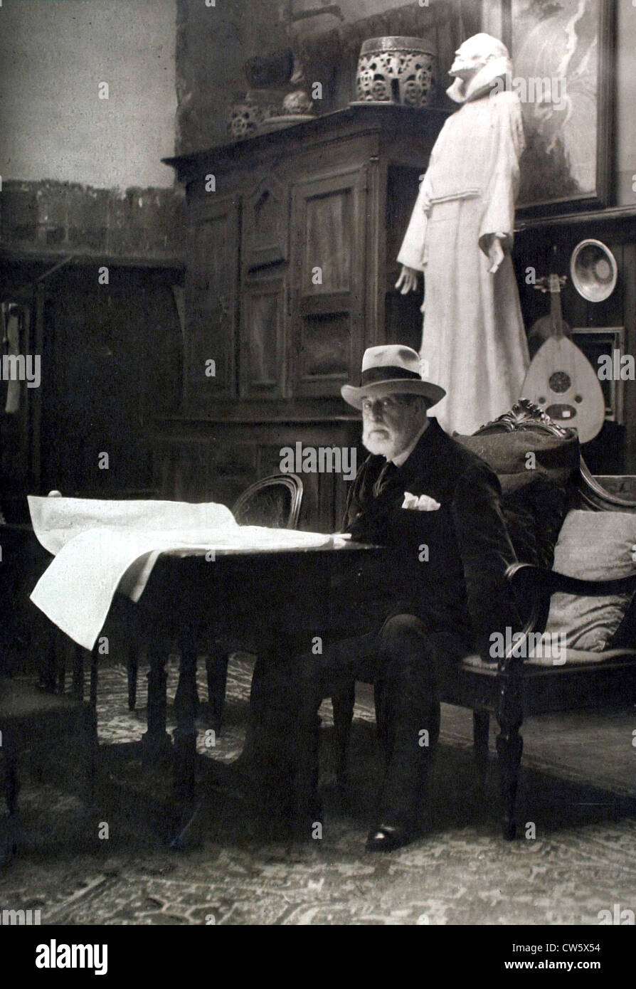 1922 portrait of painter albert besnard hi-res stock photography and ...