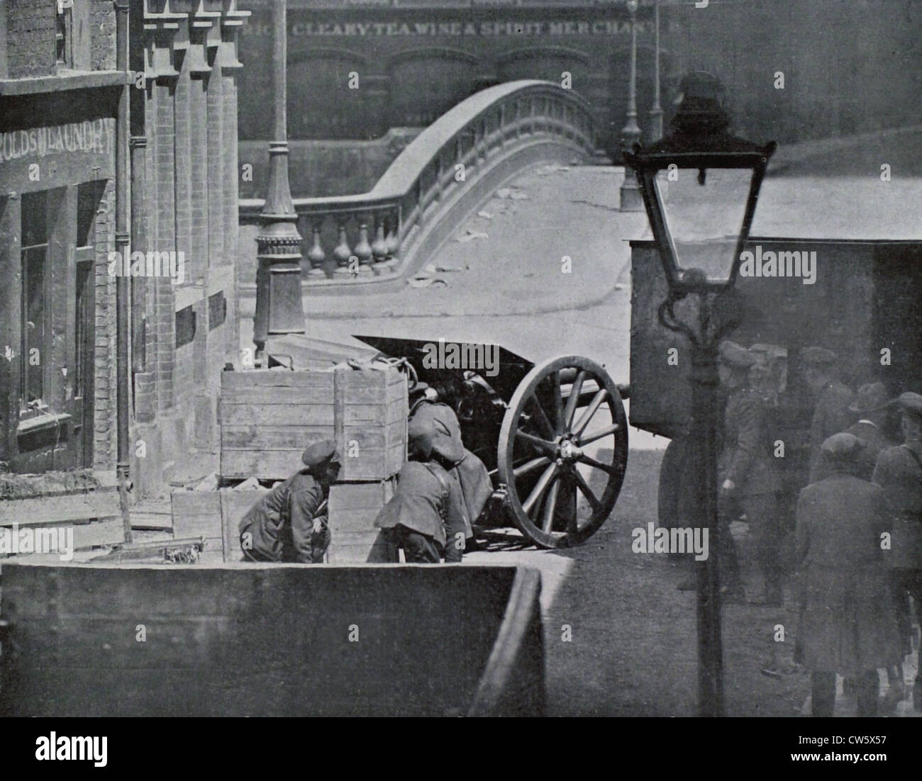 Battle between Irishmen (Unionists and Freedom Fighters) in Dublin ...