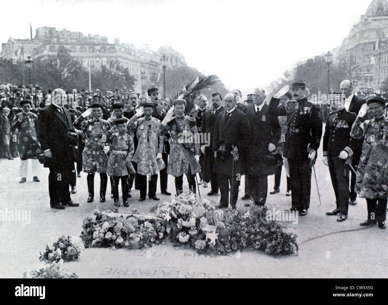 Visit of Khaï Dinh, empereur of Annam in Paris (1922 Stock Photo - Alamy