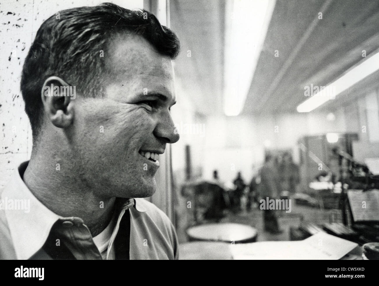 BARRY SADLER (1940-1987) US Army ex-combat medic recording his "Ballads ...