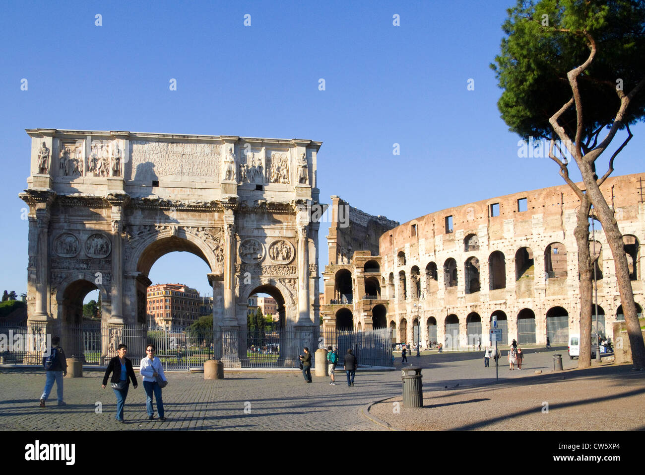 Hadrians arch colosseum rome italy hi-res stock photography and images ...