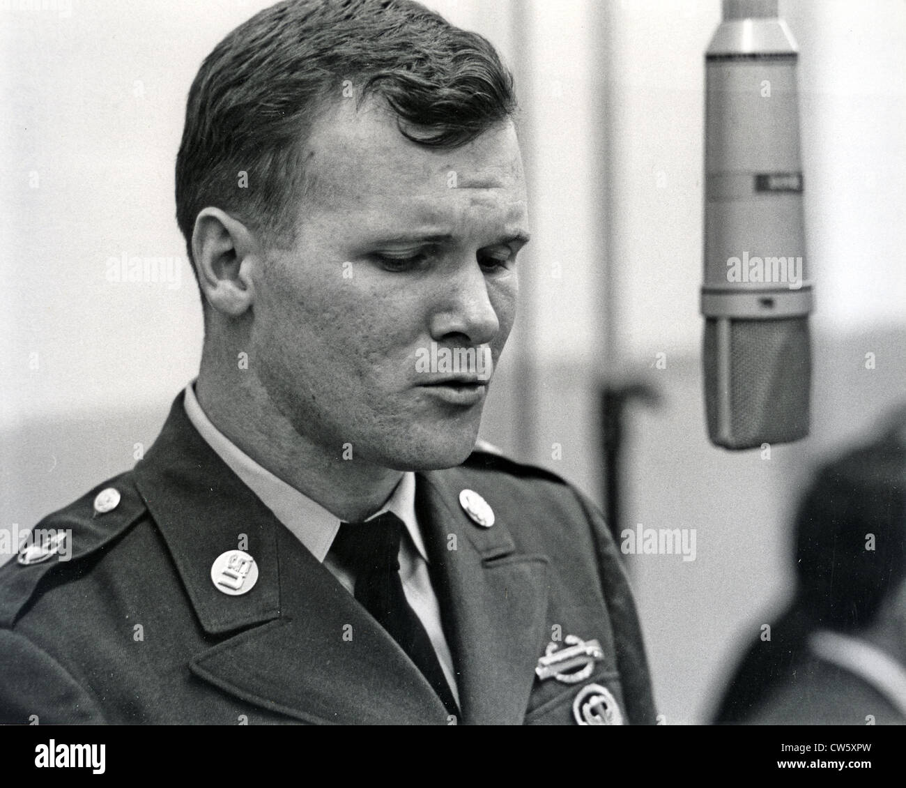 BARRY SADLER (1940-1987) US Army ex-combat medic recording his "Ballads ...