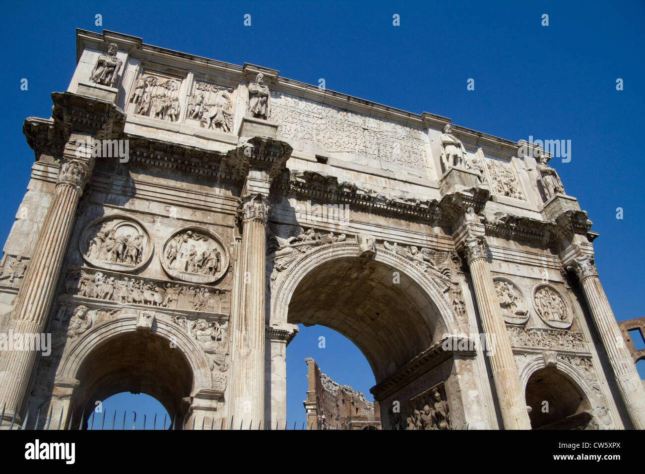 Hadrians arch colosseum rome italy hi-res stock photography and images ...