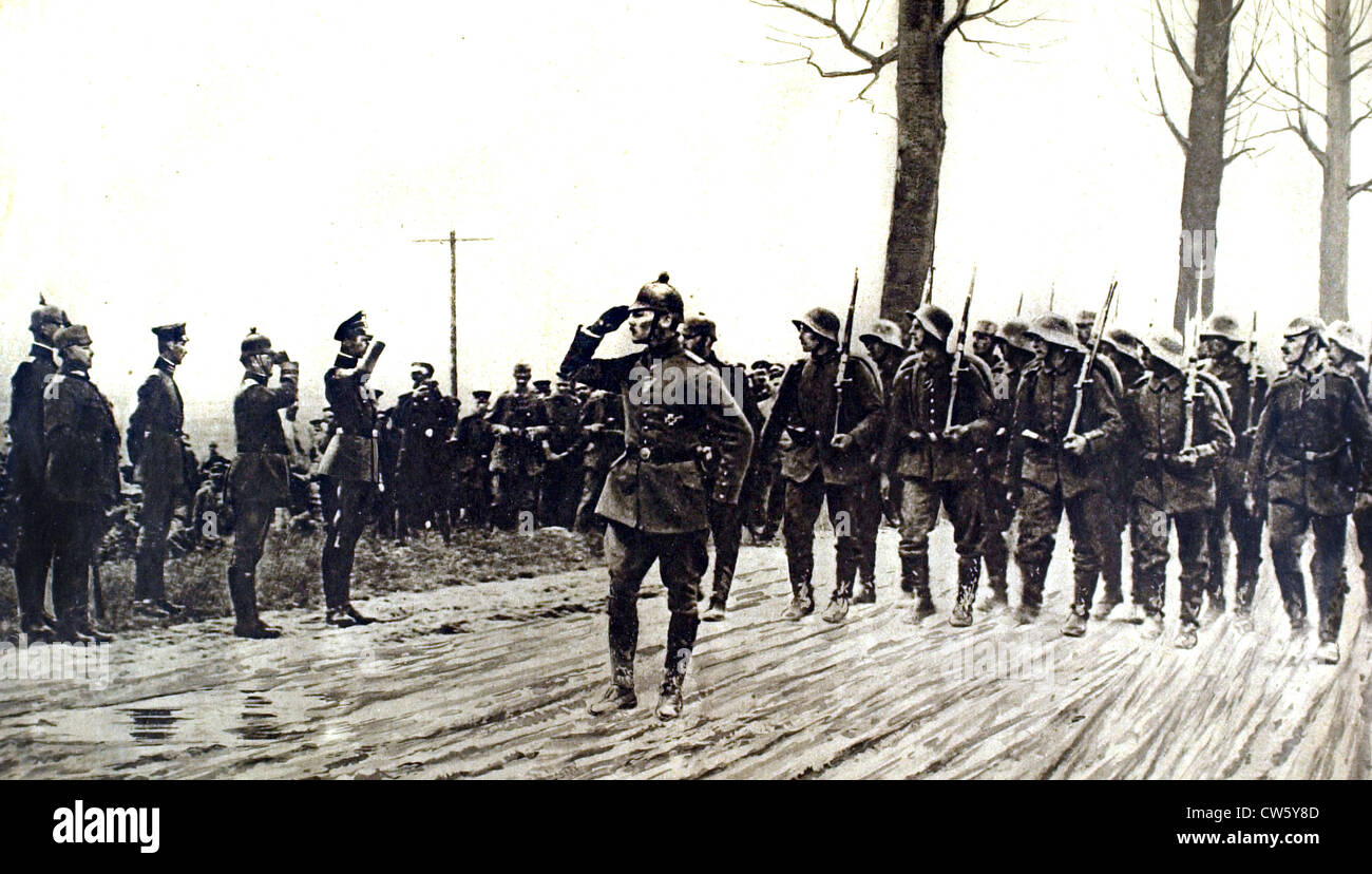 World War I. The Crown Prince of Germany passes in review the troops ...