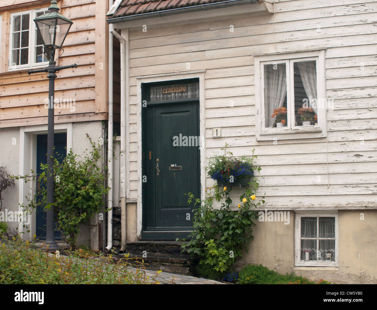 Old wooden clapboard house hi-res stock photography and images - Alamy