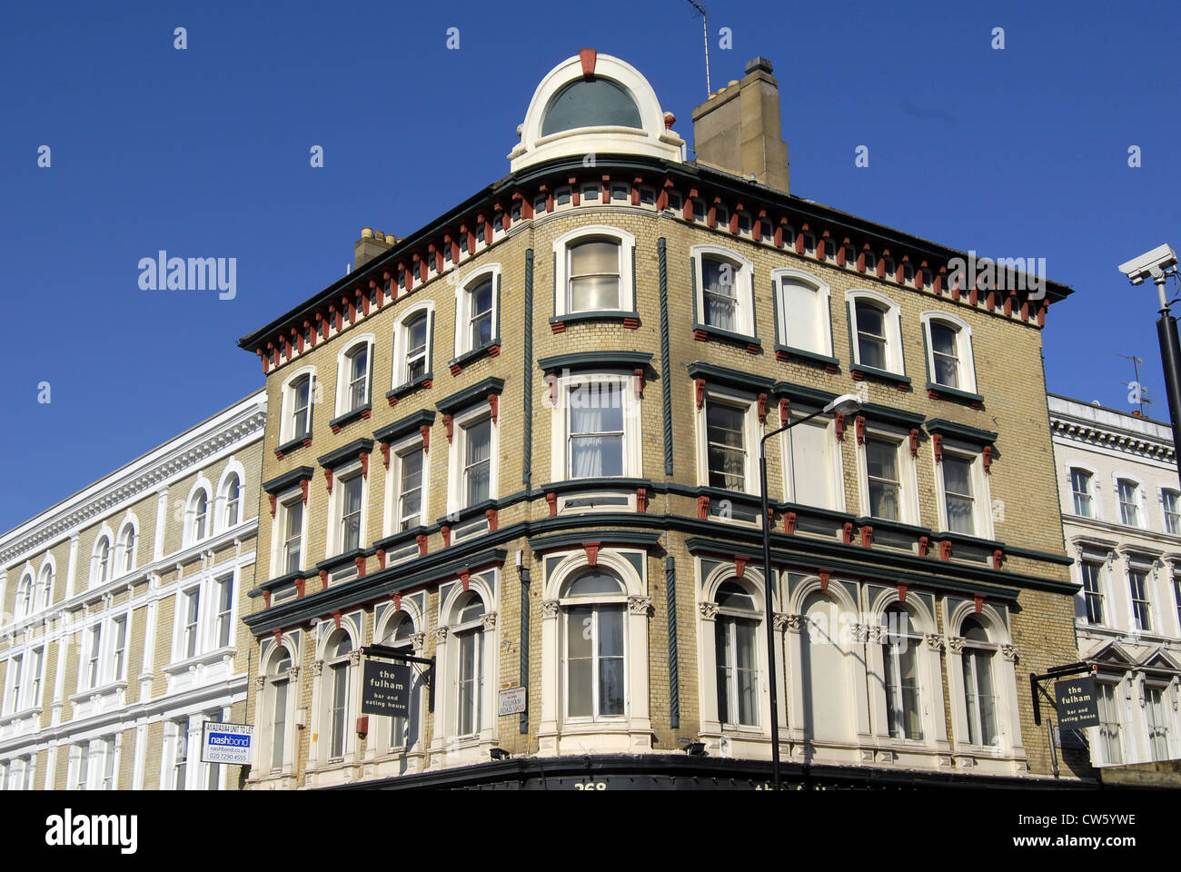 London england uk attached houses hi-res stock photography and images ...
