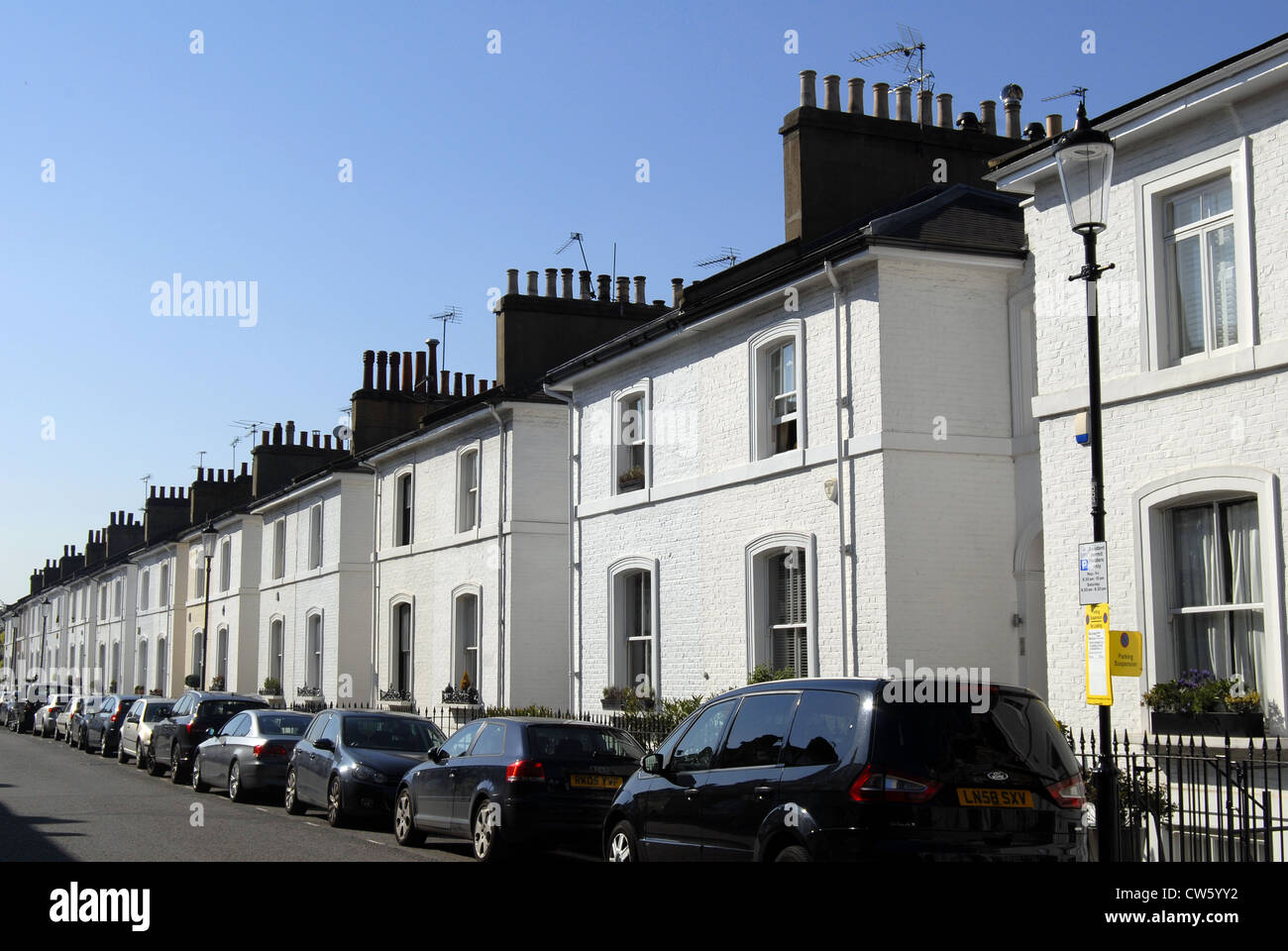 Row houses blue sky hi-res stock photography and images - Alamy