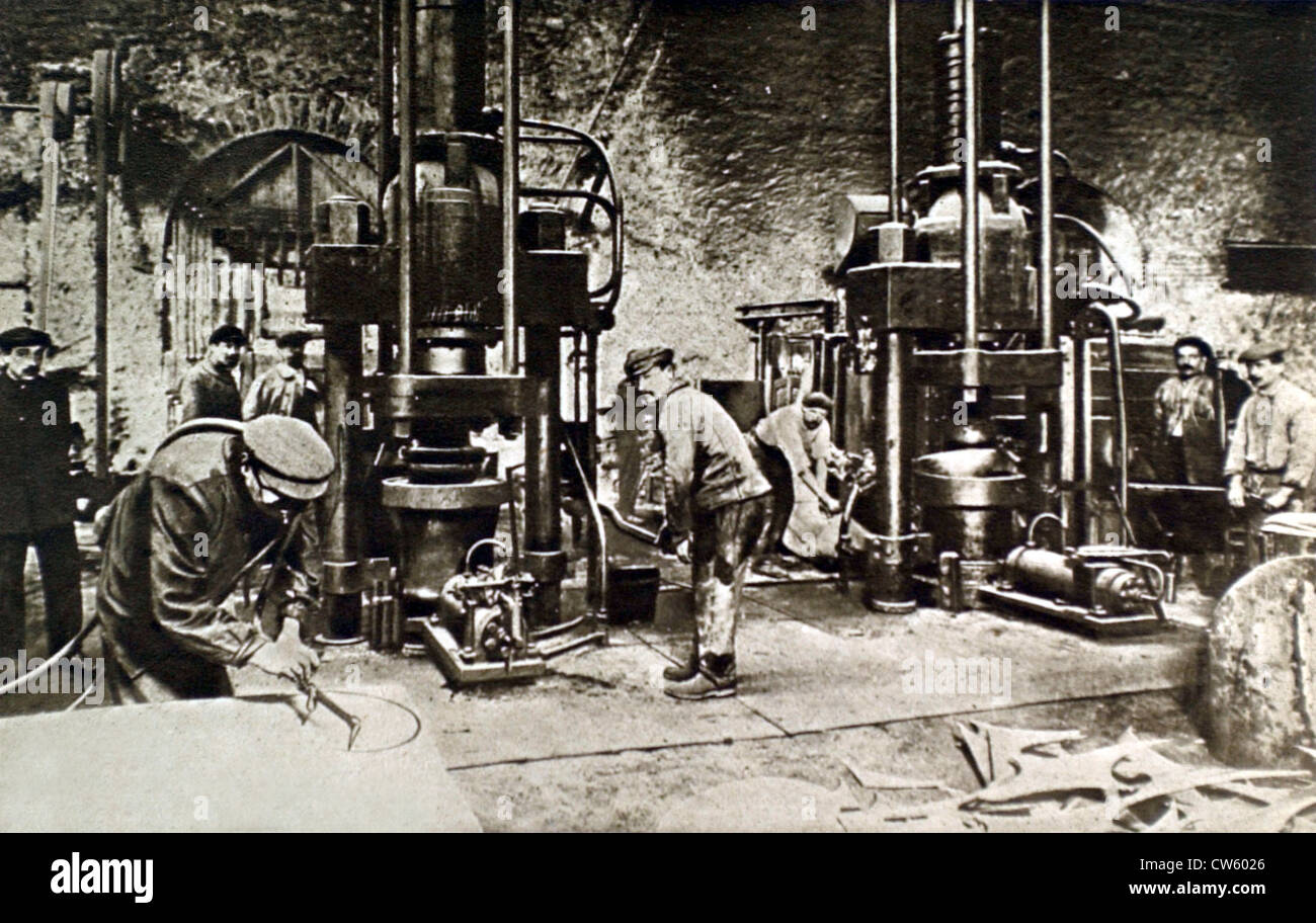 World War I. Making finned 240-mm bombs Stock Photo - Alamy