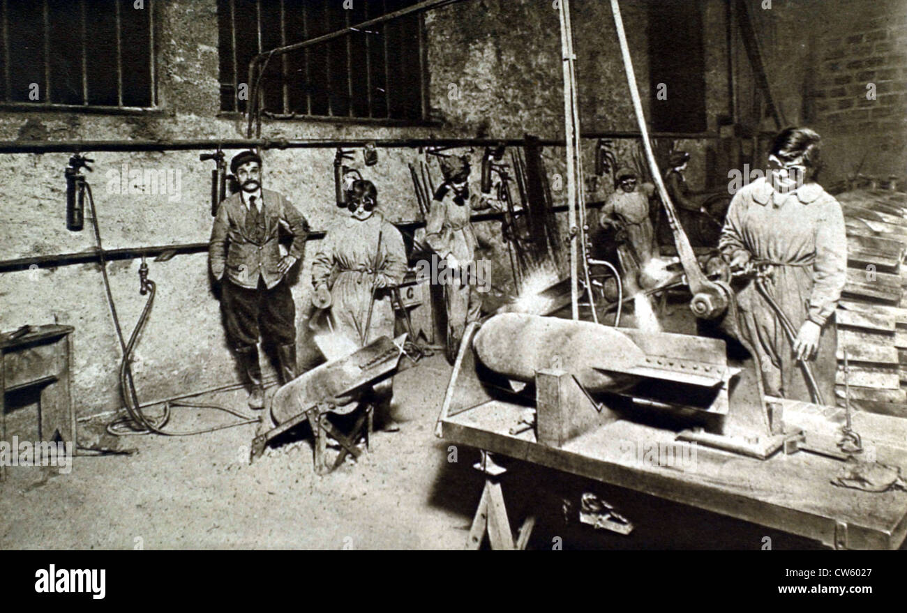 World War I. Making finned 240-mm bombs Stock Photo - Alamy