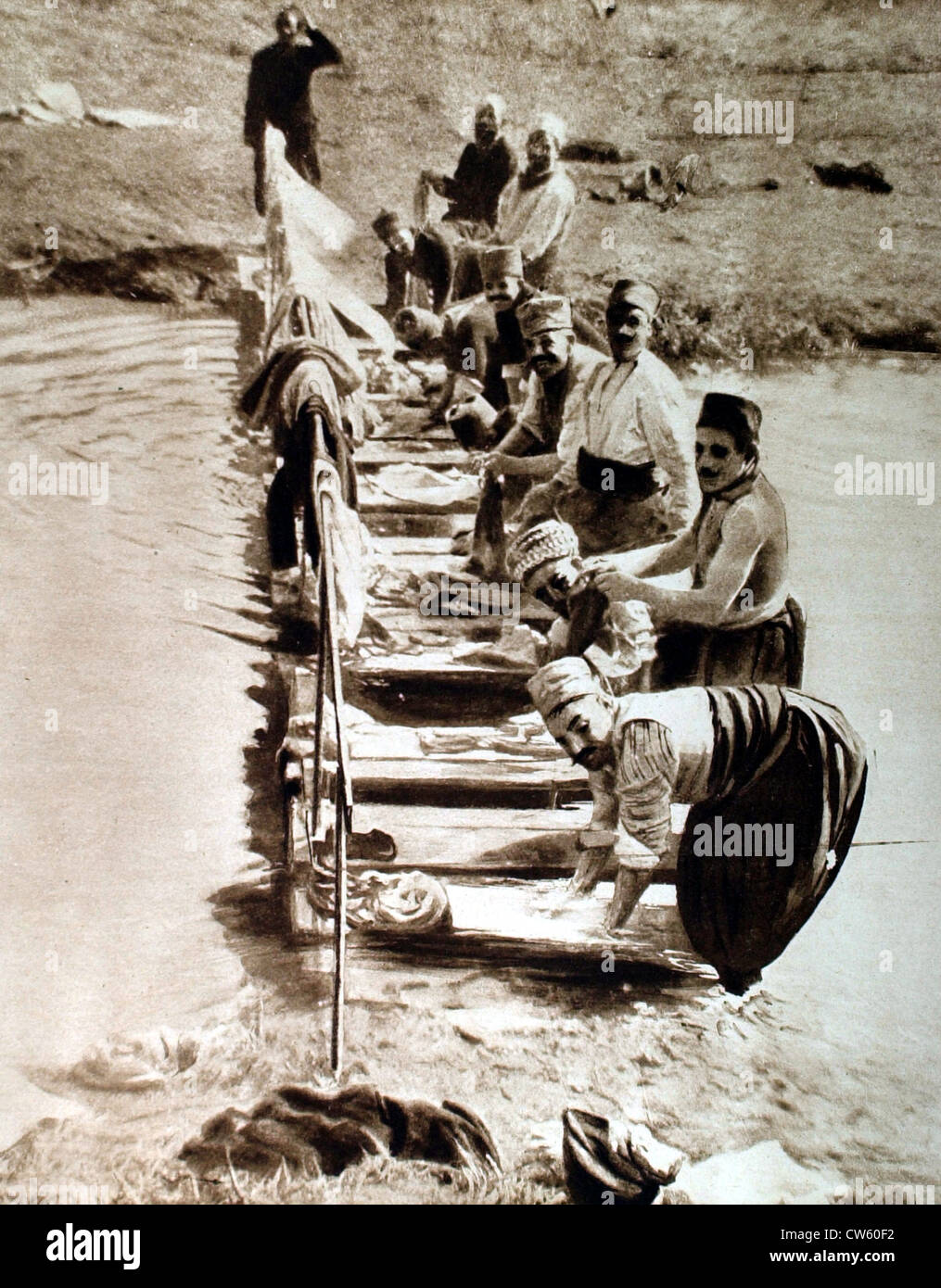 Algerian infantrymen washing their clothes hi-res stock photography and ...