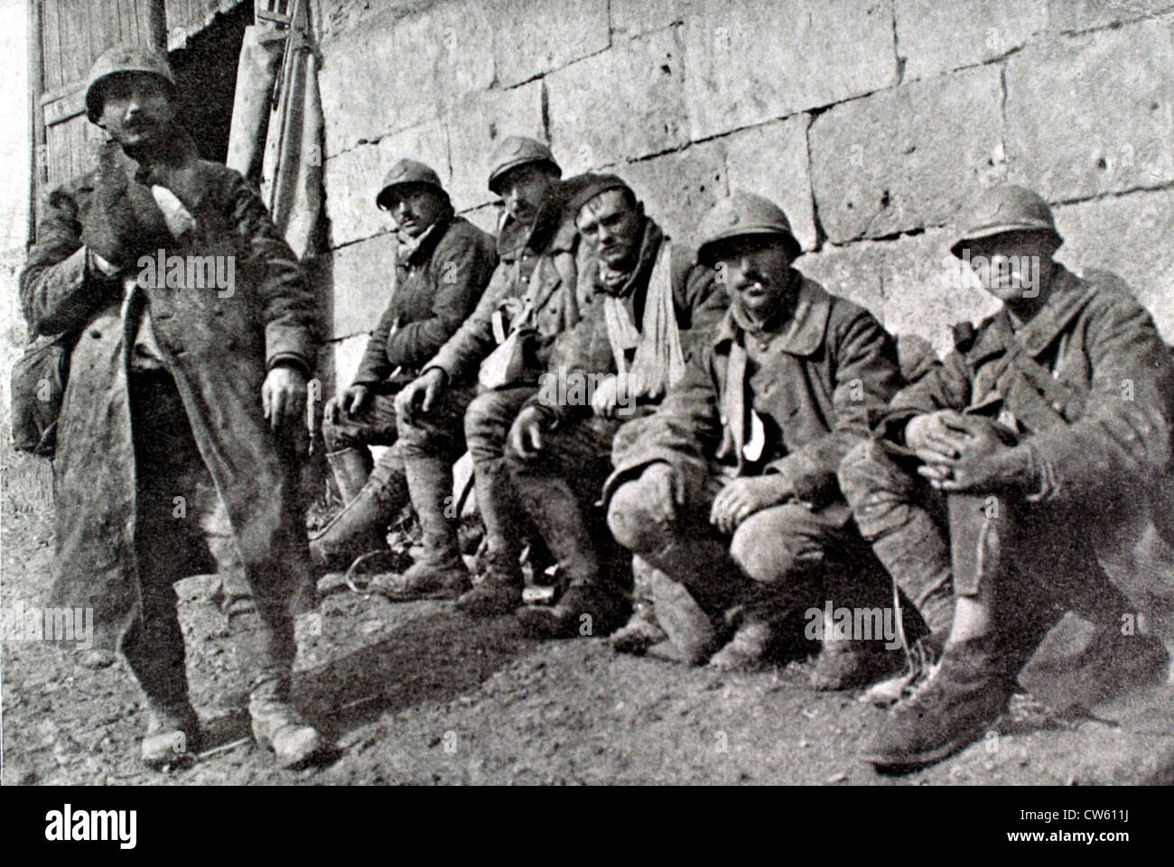 World War I After battle wounded French soldiers waiting be evacuated ...