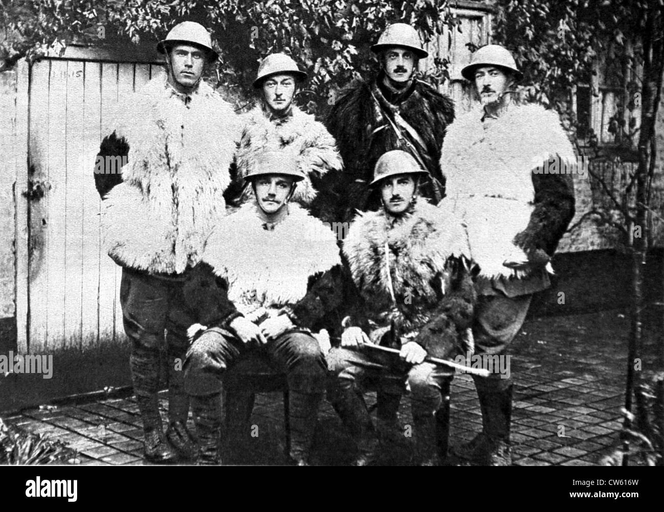 World War I. New equipment for British soldiers: winter dress (1915 ...