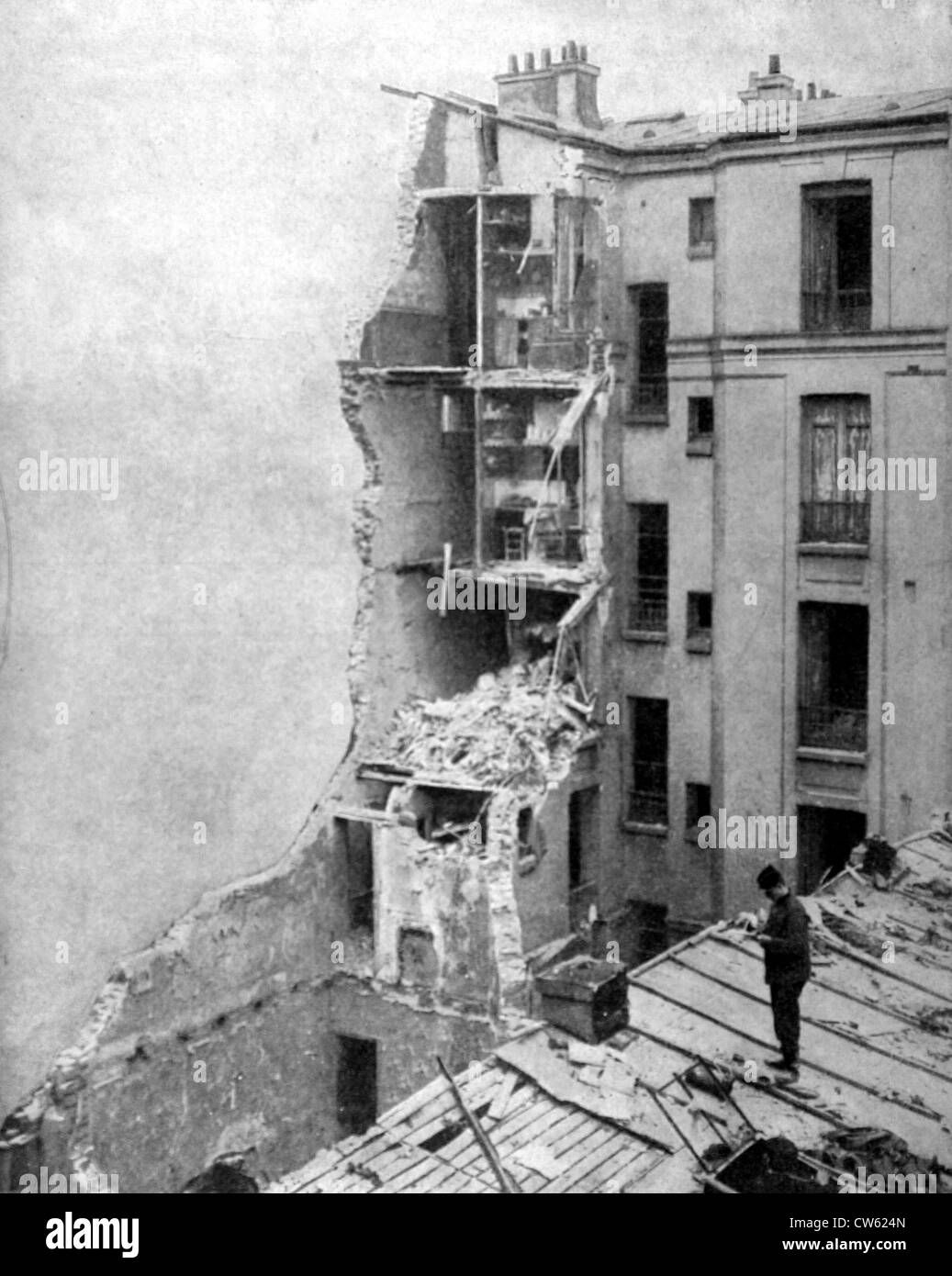 World War I. In Paris, a house destroyed by a Zeppelin bombing, in "Le ...