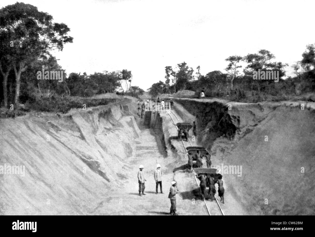Africa 1923 construction of the brazzaville ocean railway hi-res stock ...