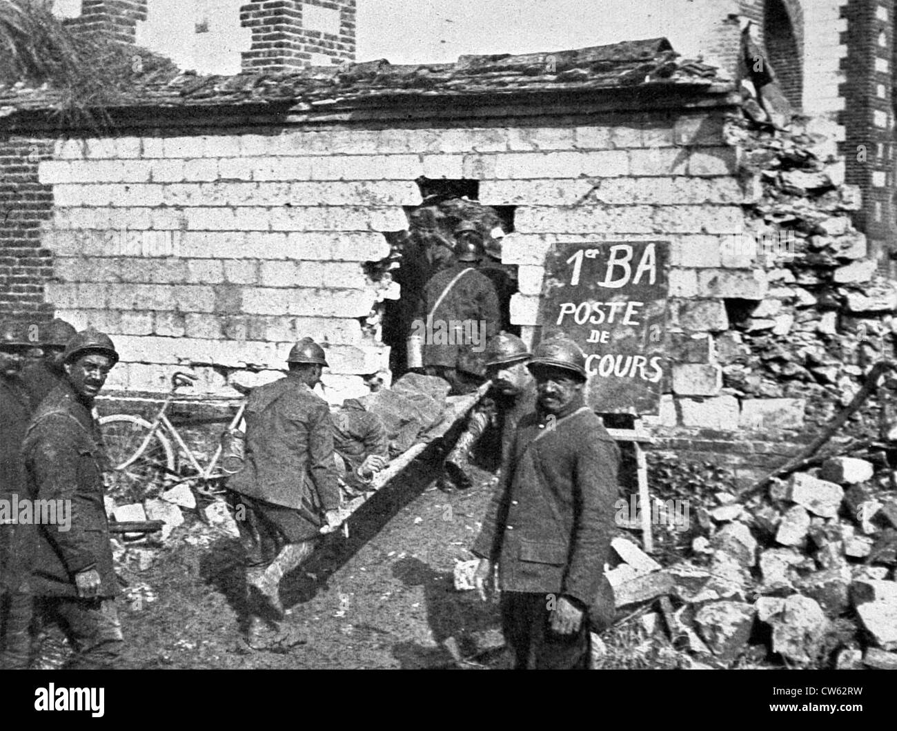 World War I. First-aid post in the French lines between Amiens and ...