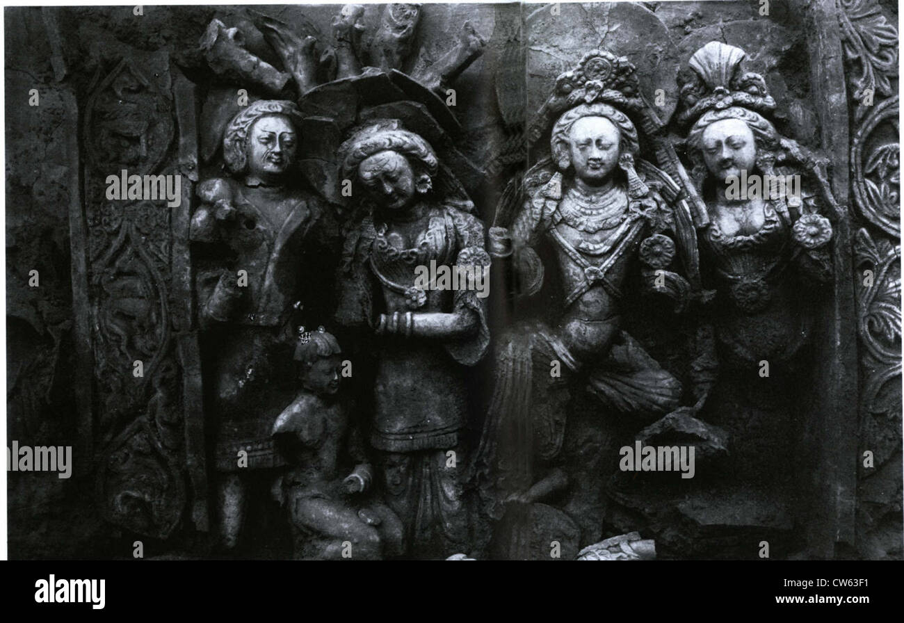 Two couples of a legend scene, clay relief Stock Photo - Alamy
