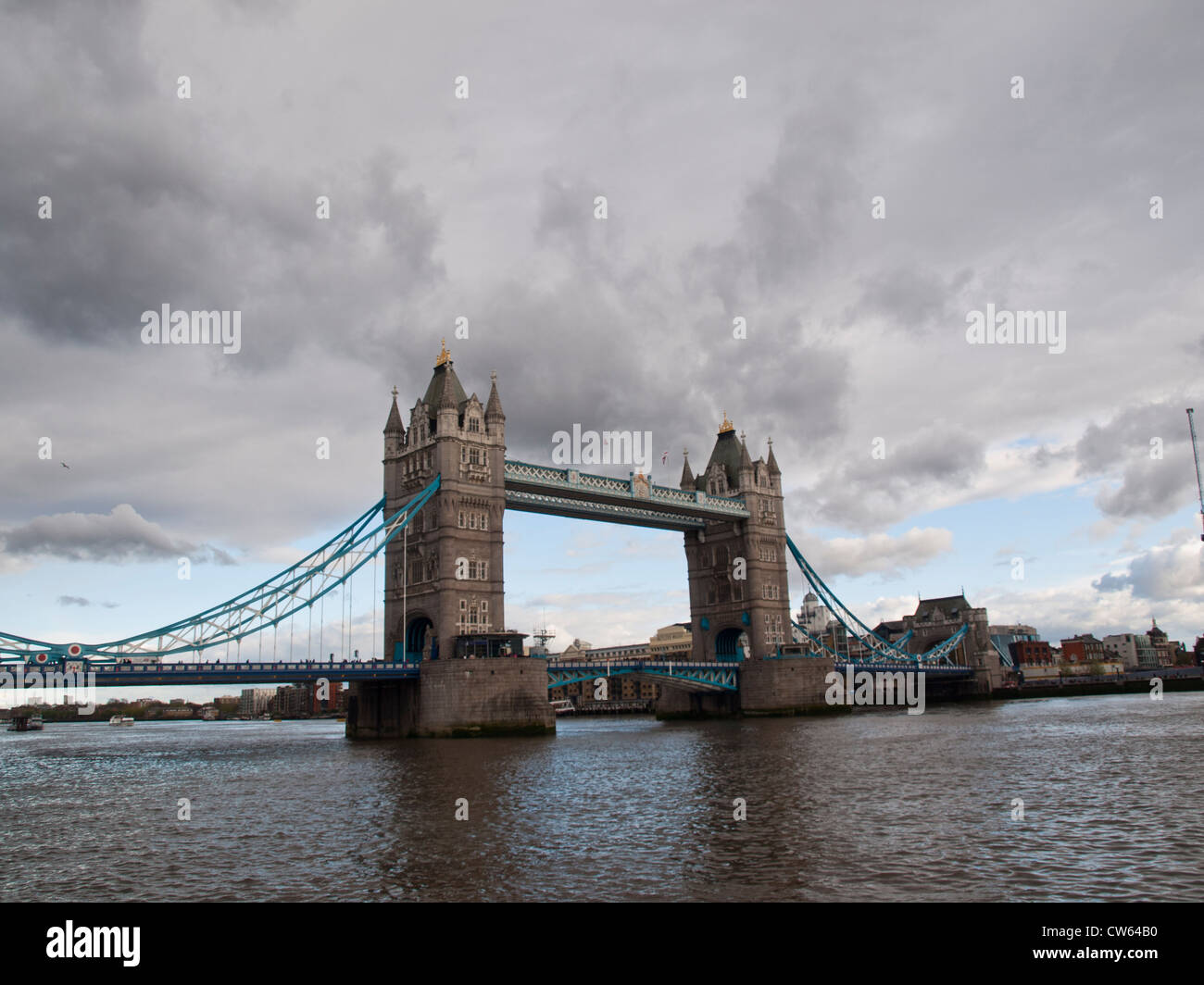 Bridge over thames hi-res stock photography and images - Alamy