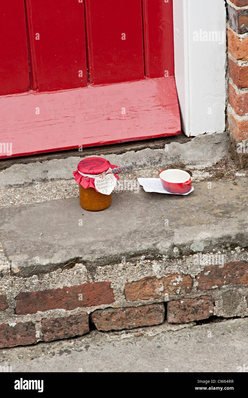 Little red door hi-res stock photography and images - Alamy