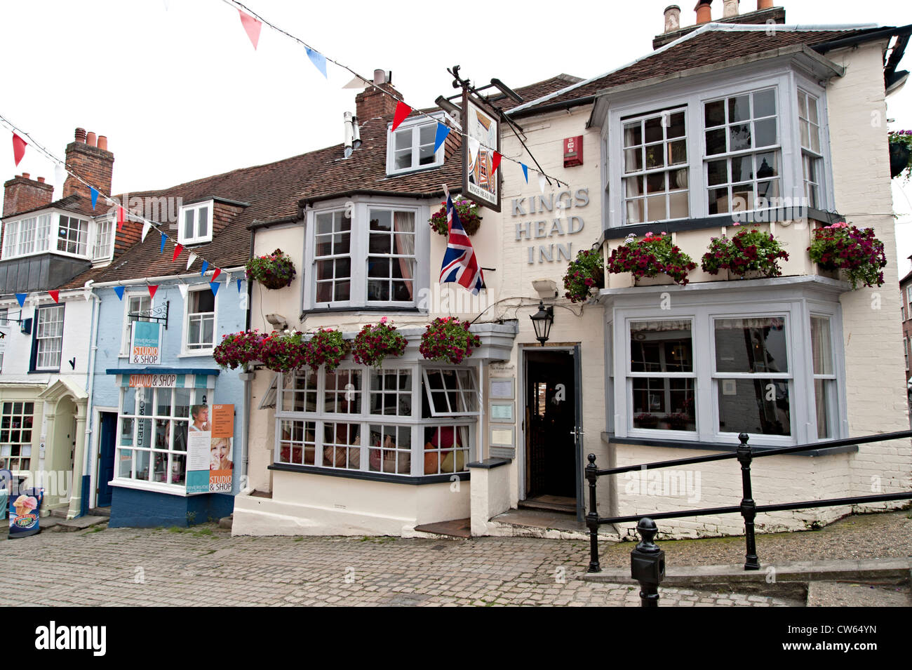 lymington cobbled harbour high street old town quay Stock Photo - Alamy