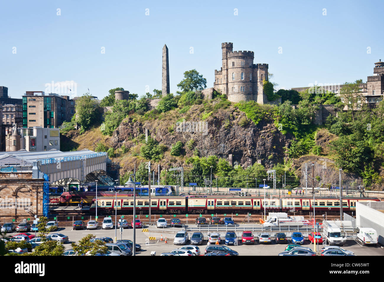 Edinburgh waverley station entrance hi-res stock photography and images ...