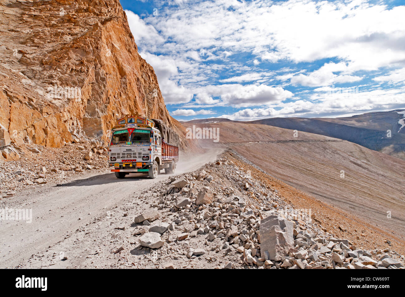 Manali leh highway hi-res stock photography and images - Alamy