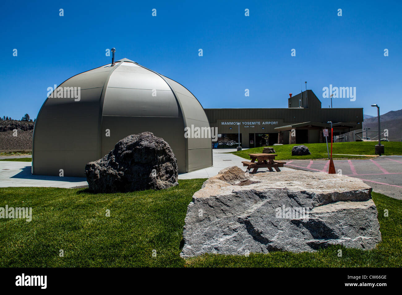 Mammoth Yosemite Airport Logo