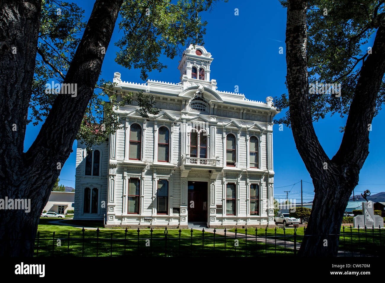 The old Mono County Courthouse in Bridgeport California Stock Photo - Alamy