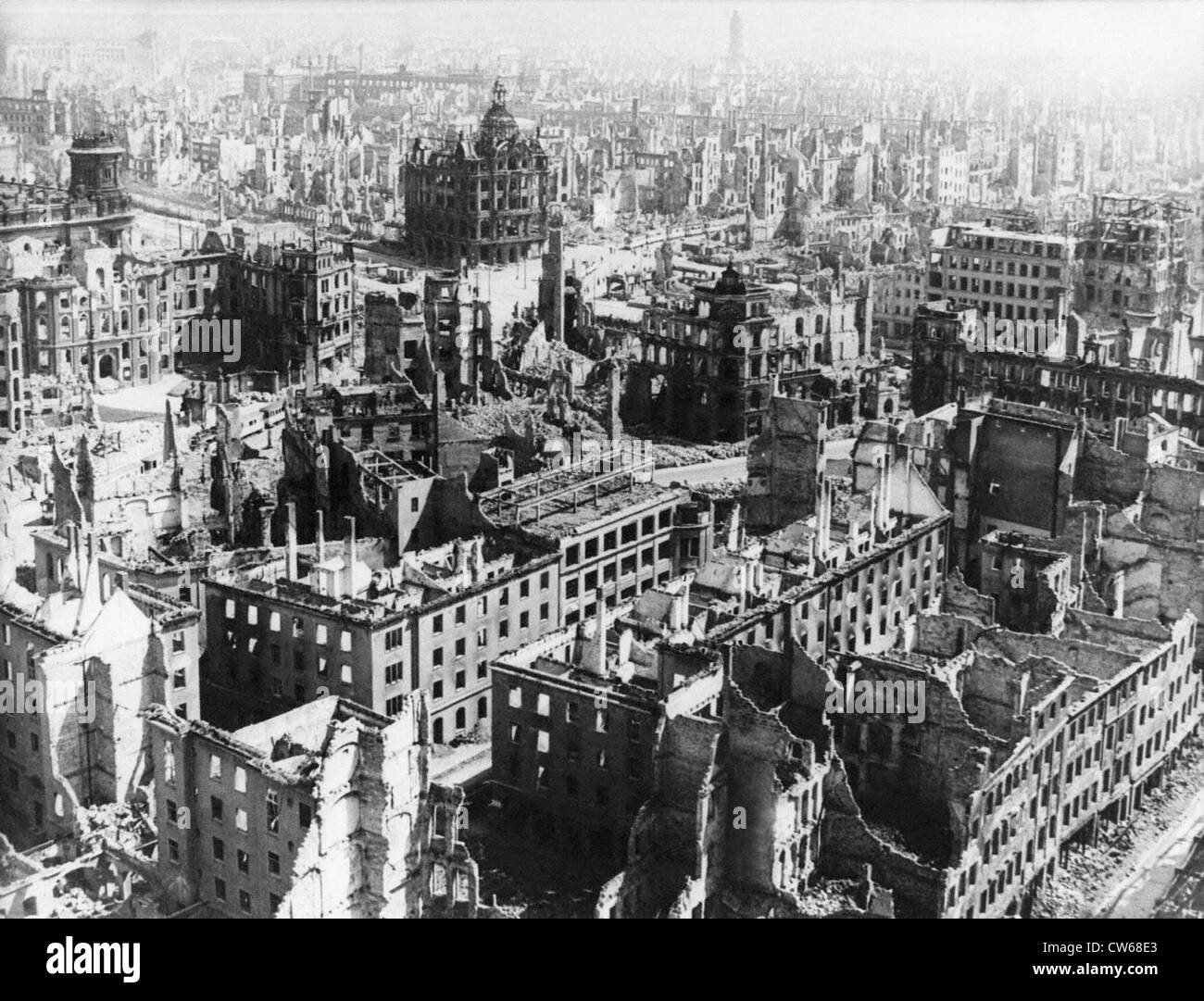 Dresden 1945 hi-res stock photography and images - Alamy