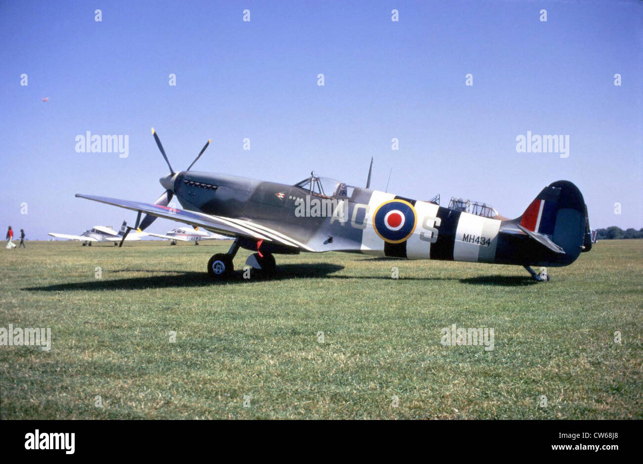 World war ii spitfire fighter hi-res stock photography and images - Alamy