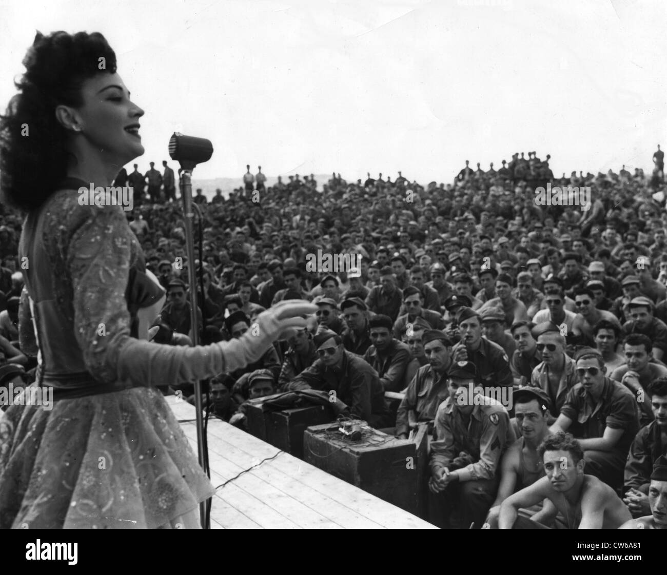 World war ii singer hi-res stock photography and images - Alamy