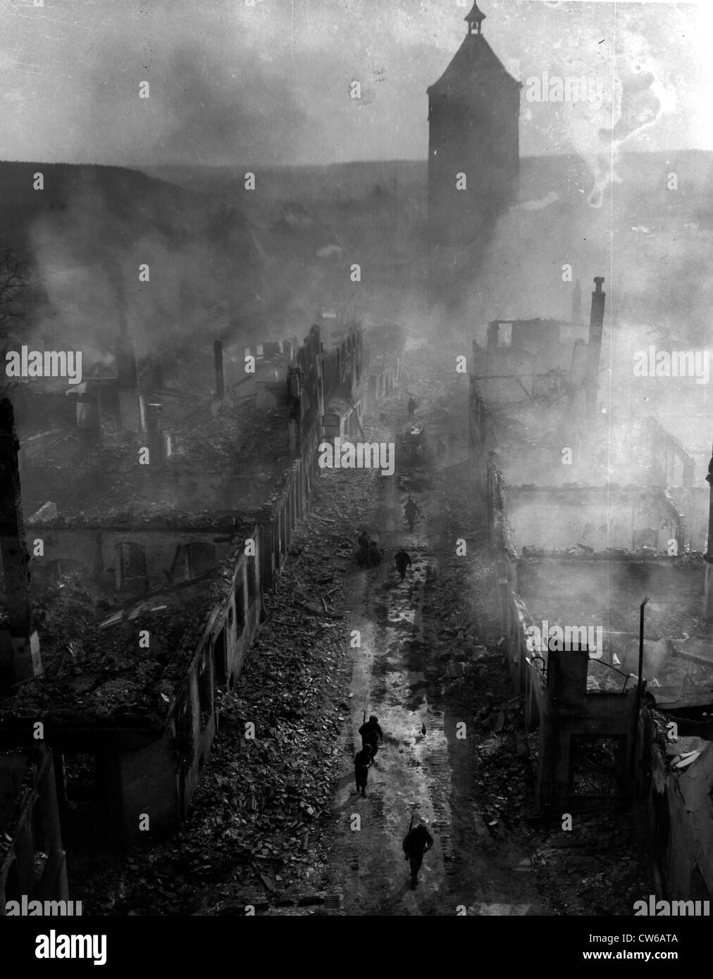 U.S soldiers move down a bomb-blasted street of Waldenburg (Germany ...