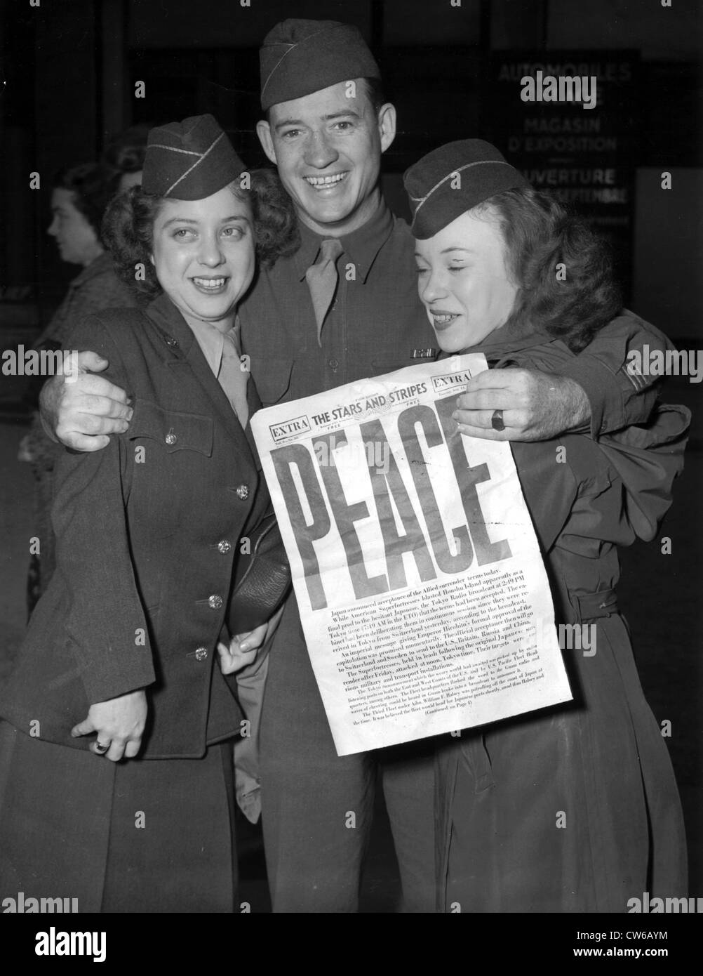 U.S troops in Paris (France) celebrate Japan's surrender August 10 ...