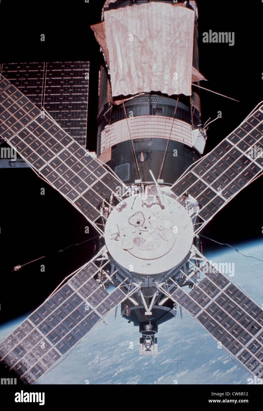 Overhead exterior view of the Space Station (Skylab) from CSM (February ...