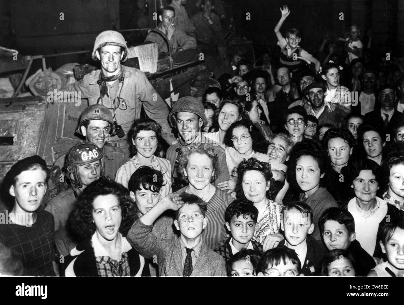U.S. soldiers cheer in Dreux (France) August 18, 1944 Stock Photo - Alamy