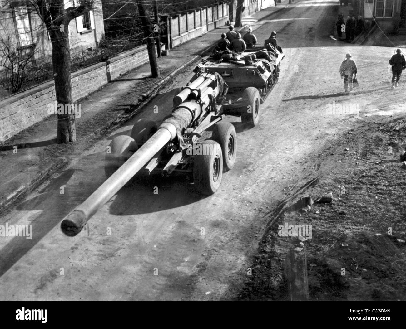 Towed gun hi-res stock photography and images - Alamy