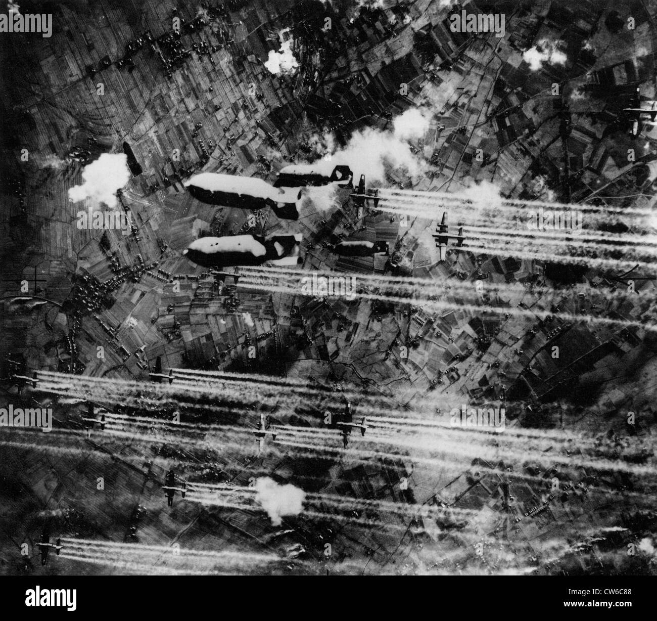 Bombs dropping hi-res stock photography and images - Alamy