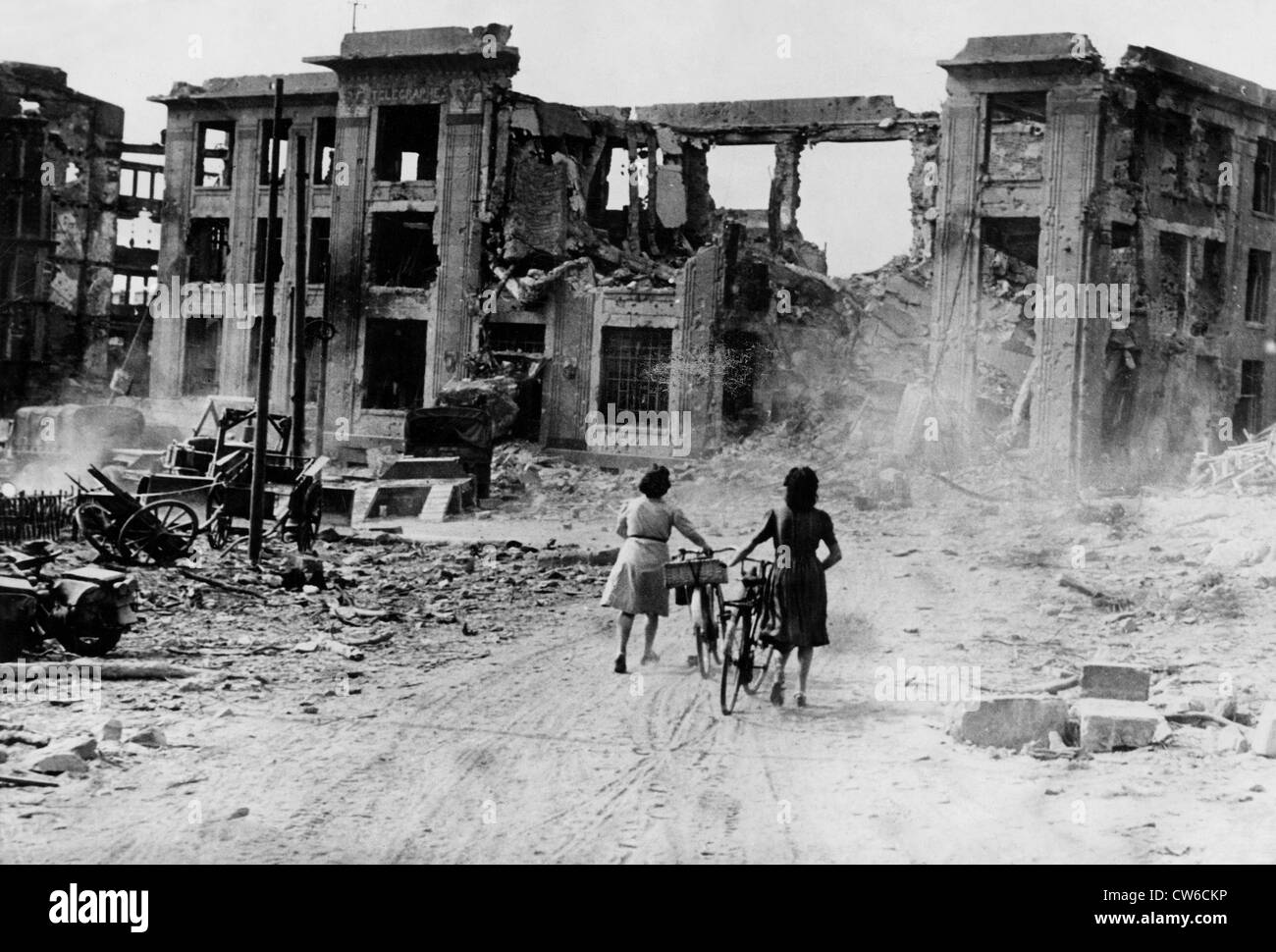 September 1944 hi-res stock photography and images - Alamy
